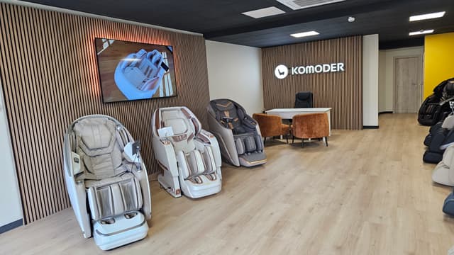 Komoder bemutatóterem Szeged