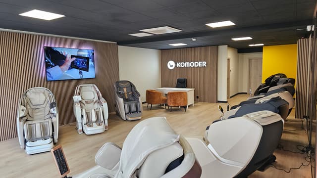 Komoder bemutatóterem Szeged