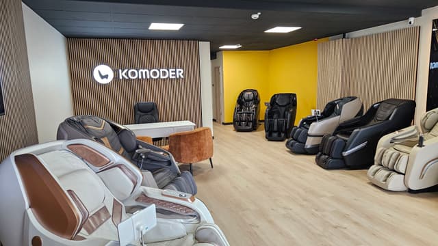 Komoder bemutatóterem Szeged